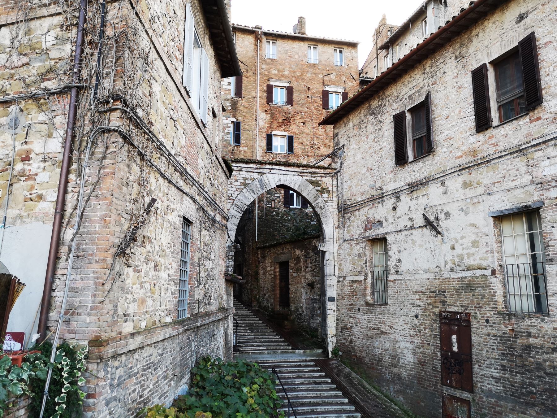 Le porte di Perugia - Exploring Umbria